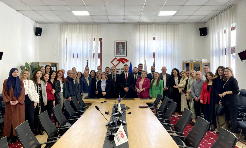 Sot shënohet 11 vjetori i themelimit të Universitetit “Fehmi Agani” në ...